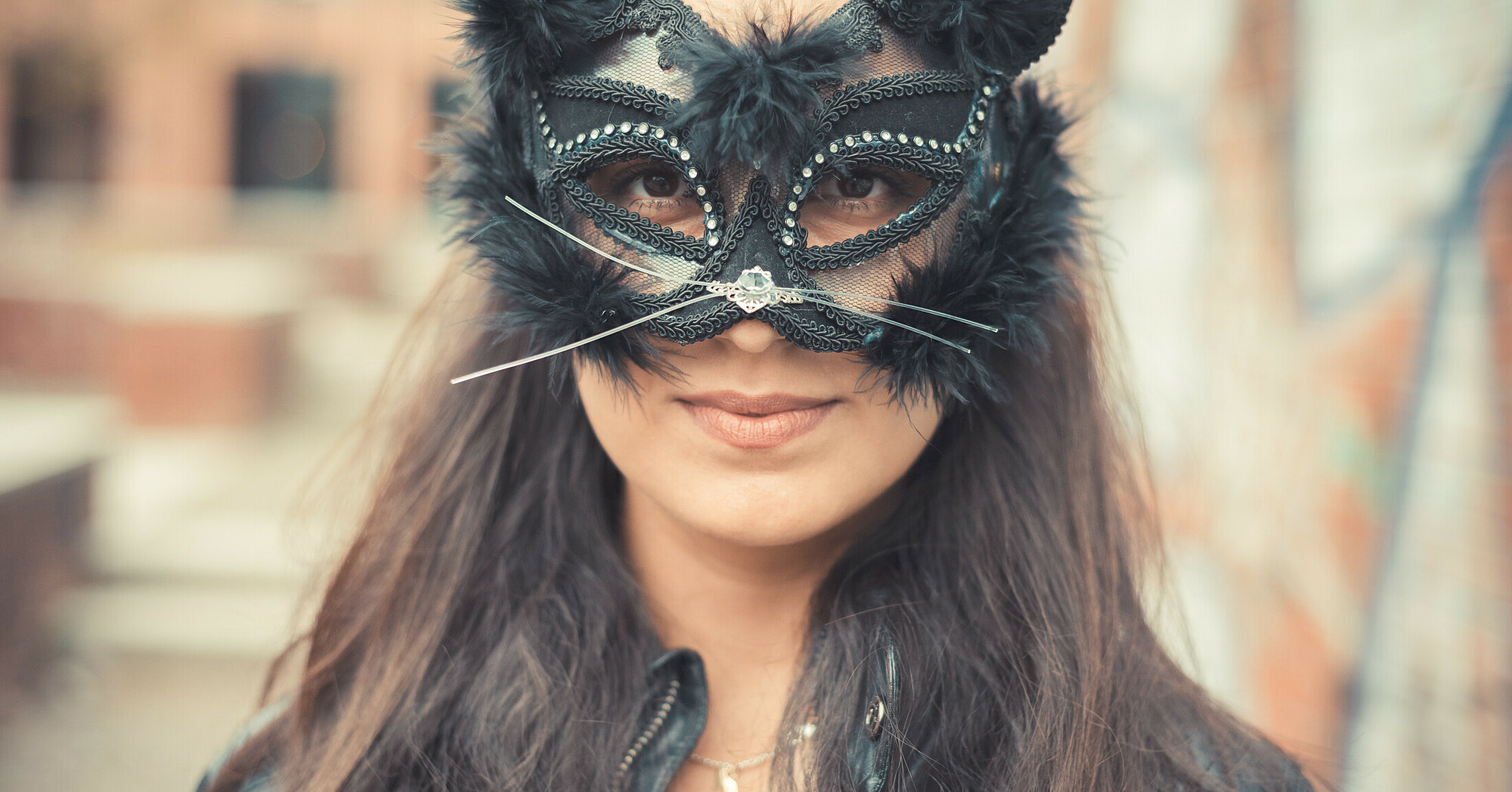 Masken im Alltag: Warum wir nicht immer authentisch sind & wie du zu dir selbst findest